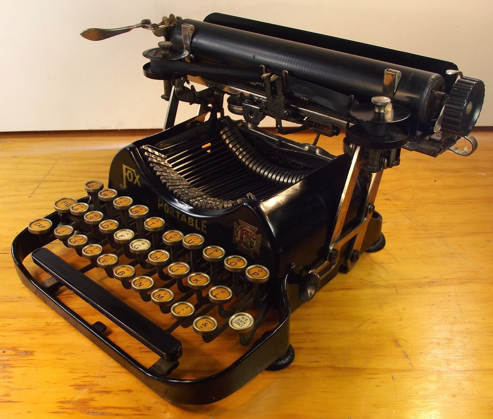 oz.Typewriter: Portable Typewriters Popular at Christmas 1919-1989