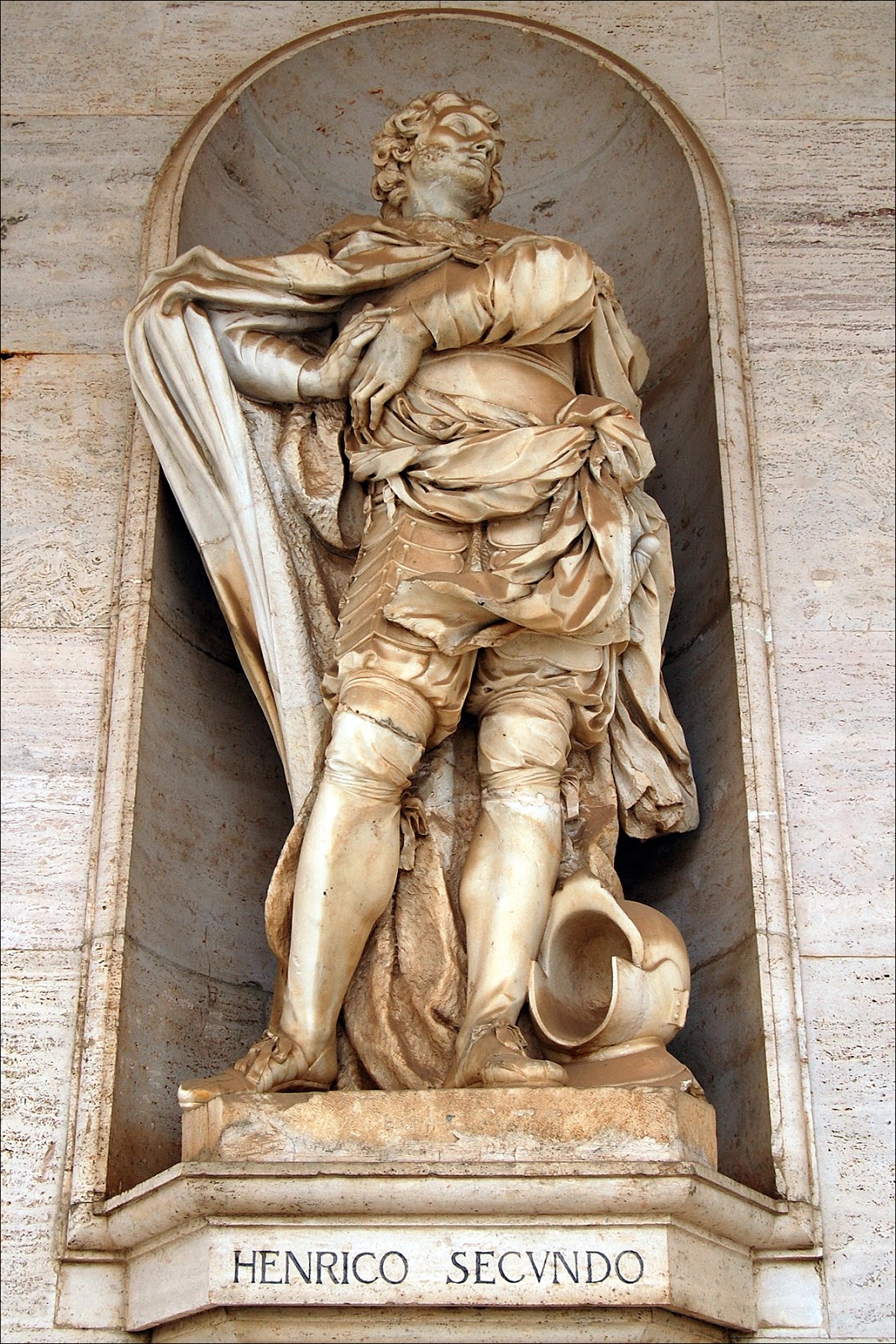 Il Regno: Photo of the Week: Statue of Henrico Secundo at Montecassino ...