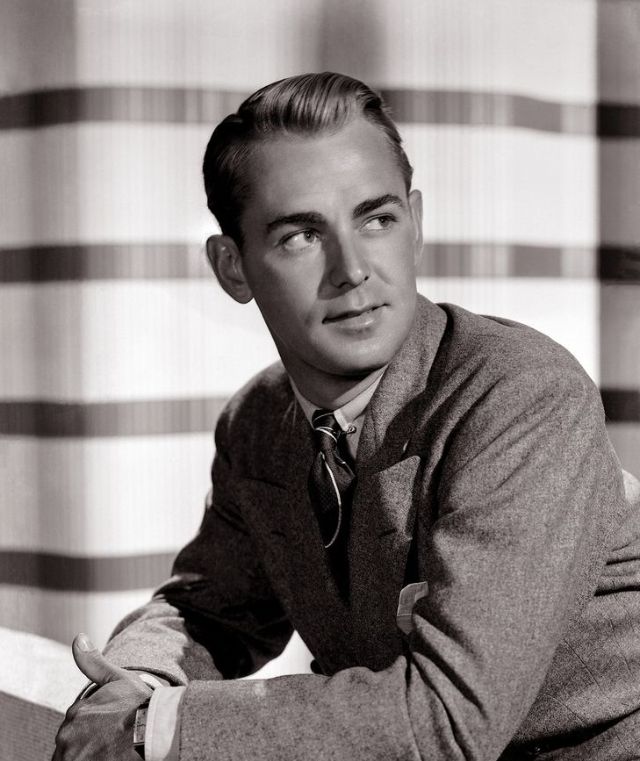35 Handsome Portrait Photos of Alan Ladd in the 1940s ~ Vintage Everyday