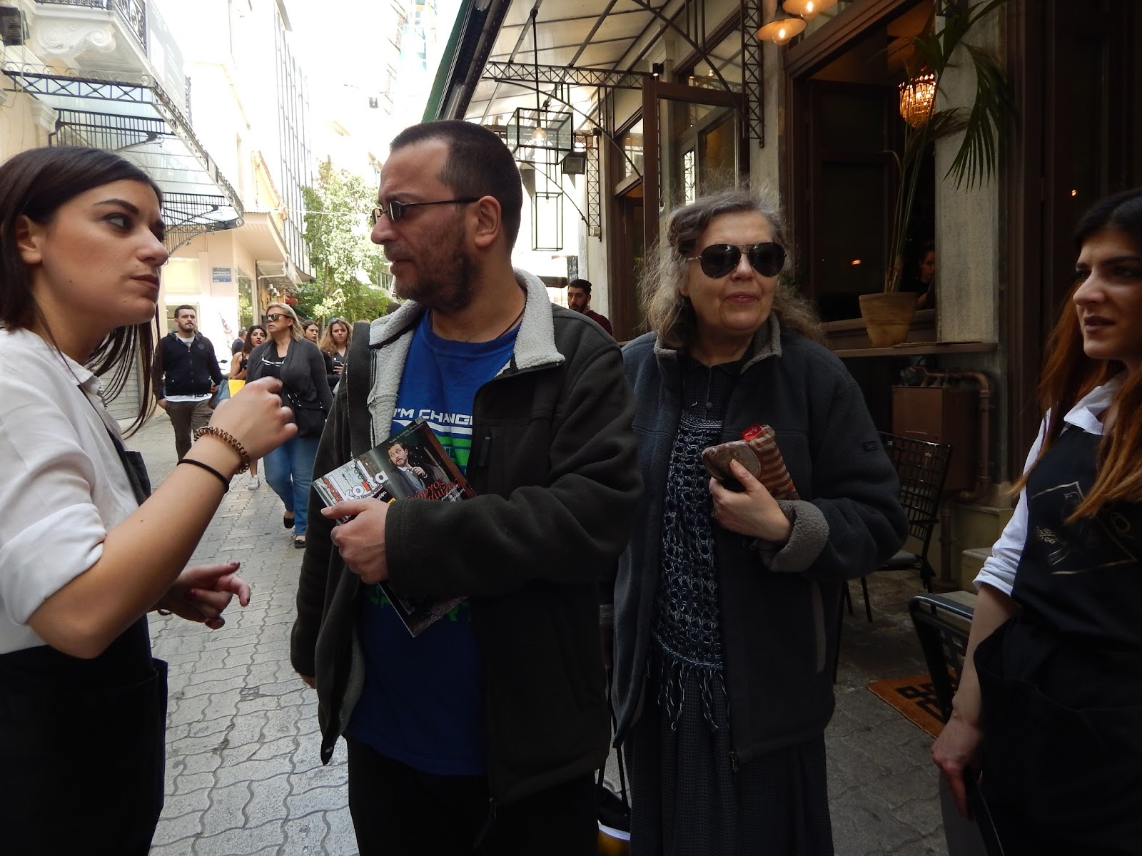 ΑΣΜΑΤΑ ΚΑΙ ΜΙΑΣΜΑΤΑ: Μία συνέντευξη ή ένα απογευματινό τσάι με τη Ρούλα ...