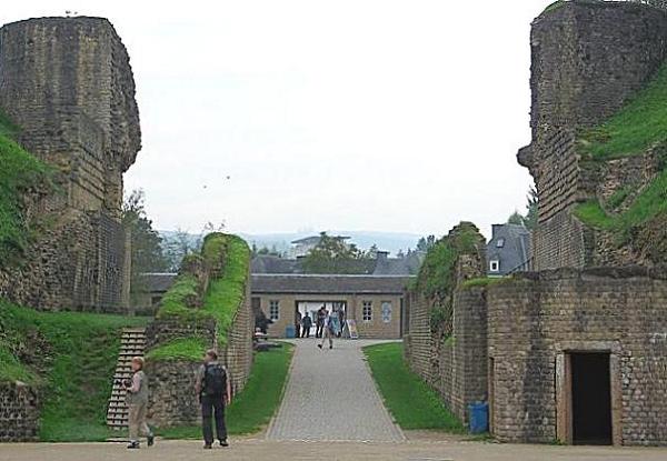 The Lost Fort: Built Into a Town Wall - The Amphitheatre in Augusta ...