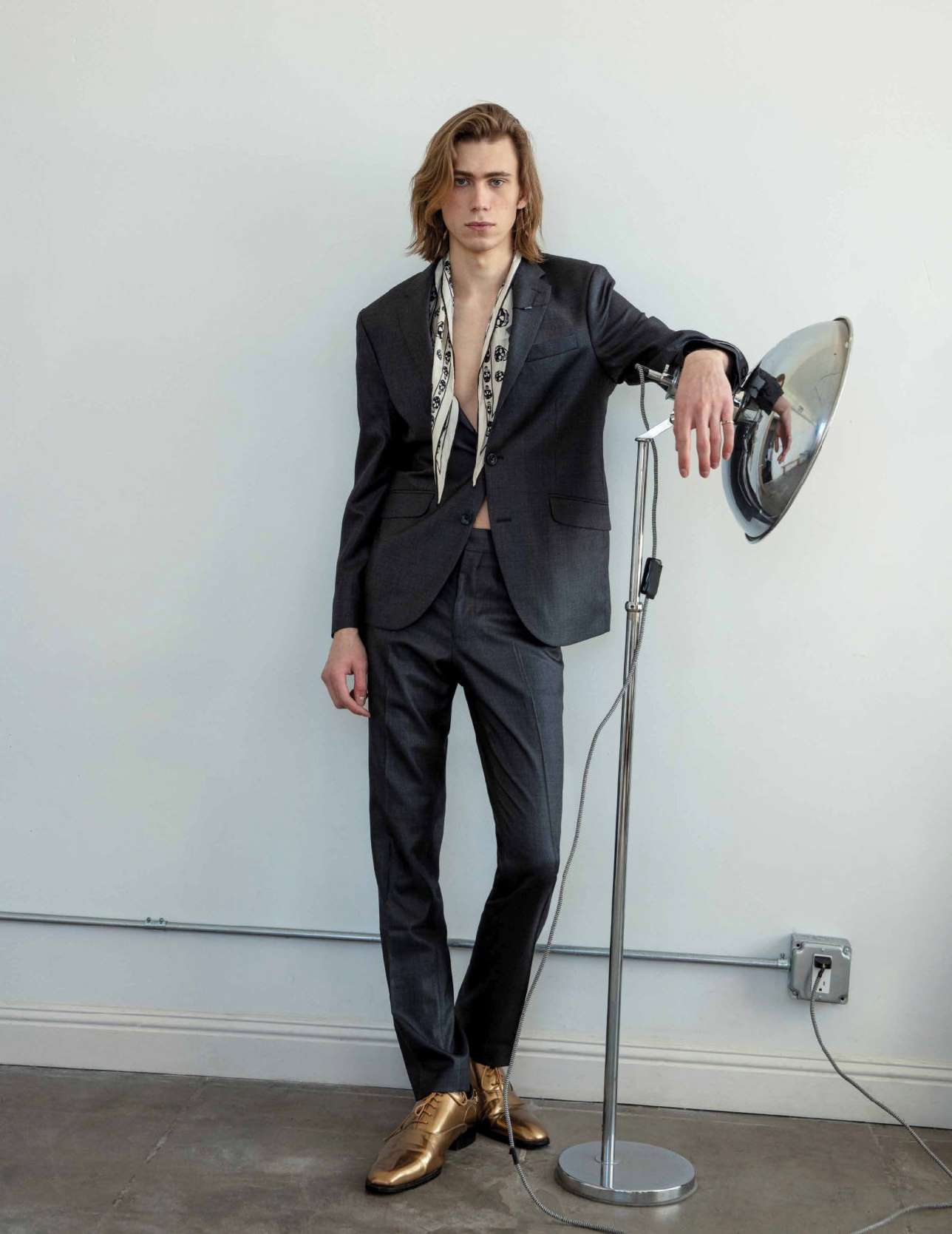 Owen Teague, actor de "The Stand" posa para DA MAN Magazine en fotos de ...