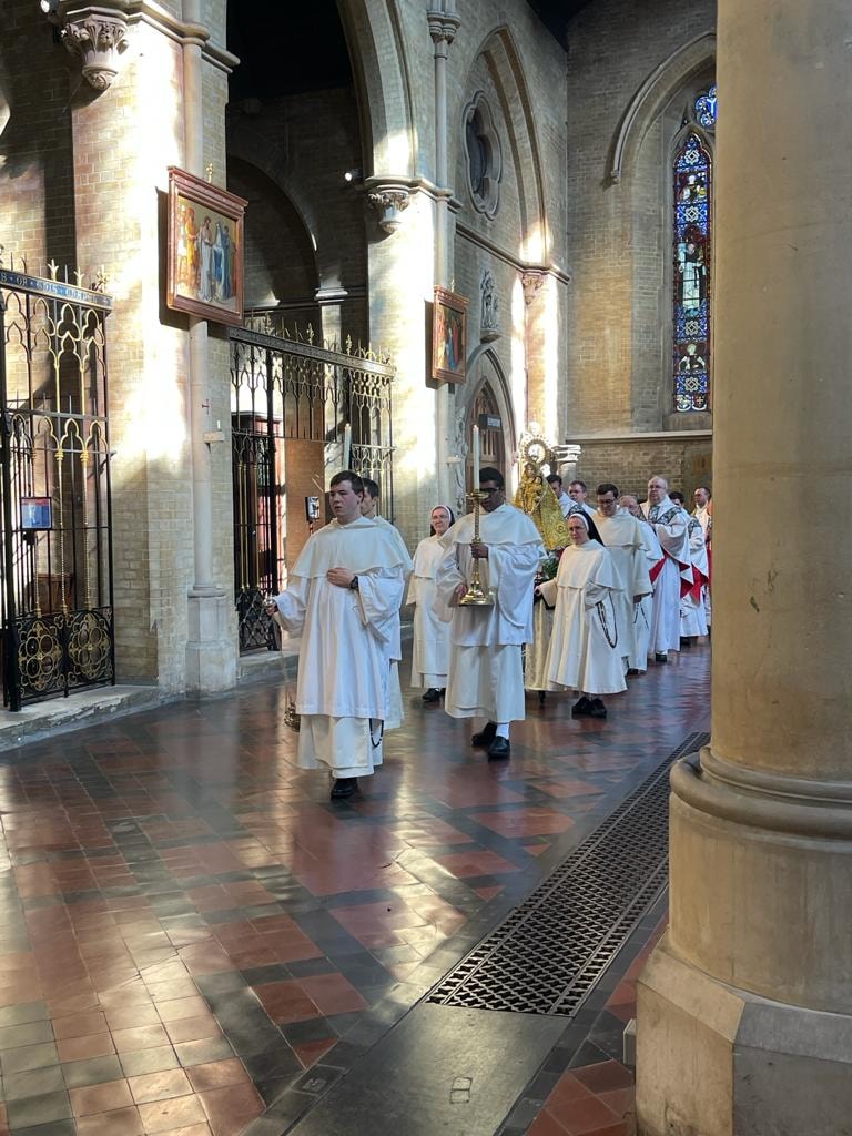New Liturgical Movement: Pictures of Rosary Sunday in London