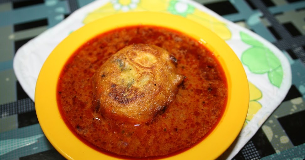 a2zindianrecipes: Kolhapuri Kat Vada / Spicy Curry with Batata Vada