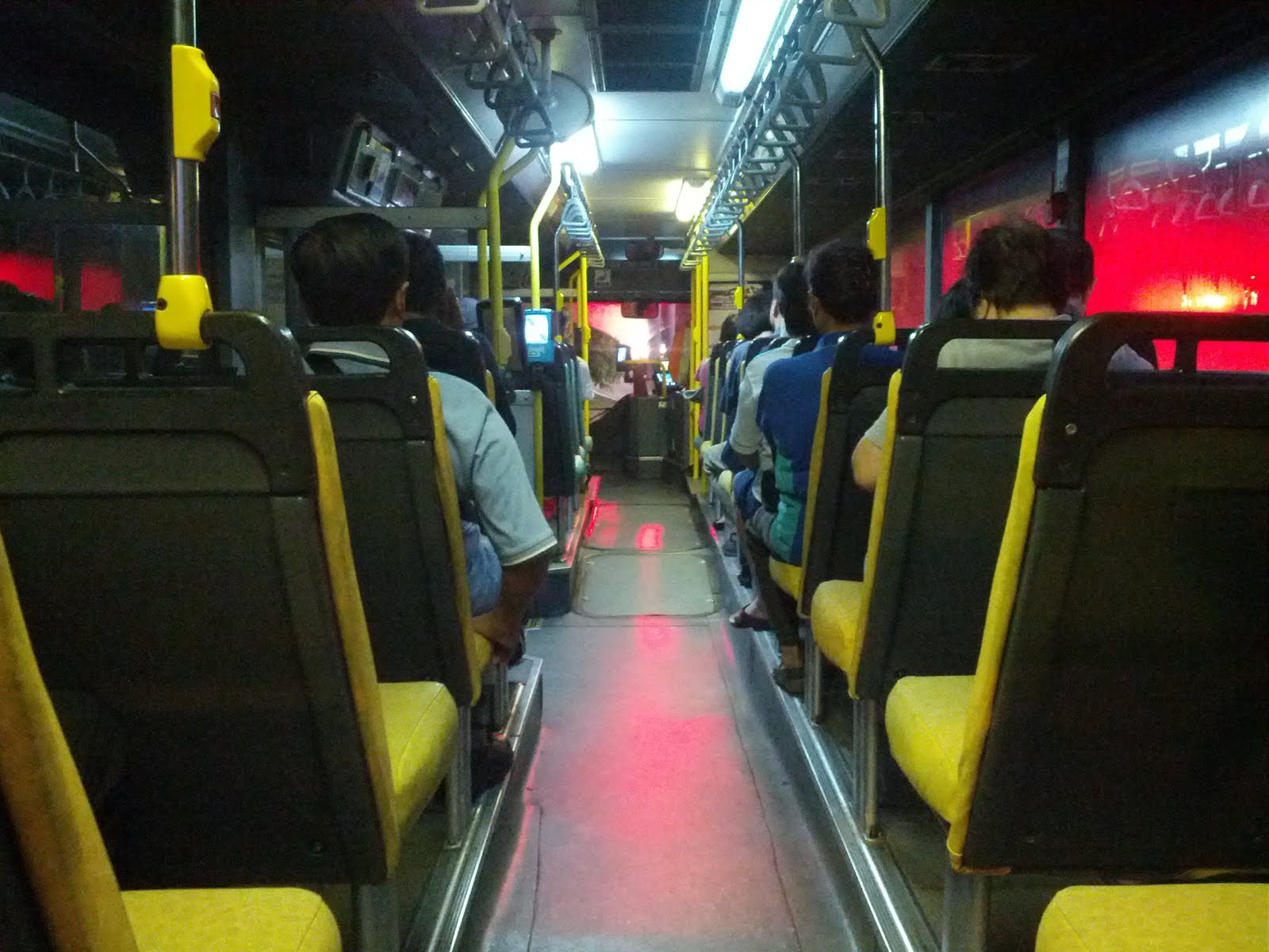 Acqurir_3D: Render for metallic material using vray maya.