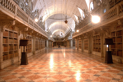 Famous Libraries of Portugal :: Bibliolatry