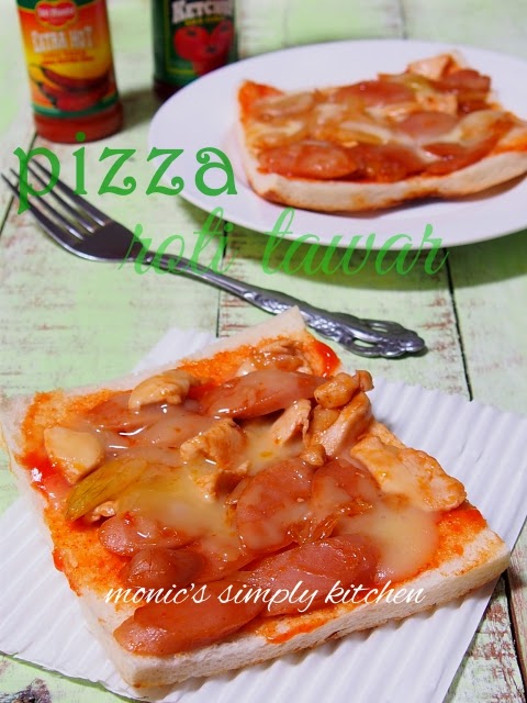 Pizza Roti Tawar dengan Teflon - Monic's Simply Kitchen