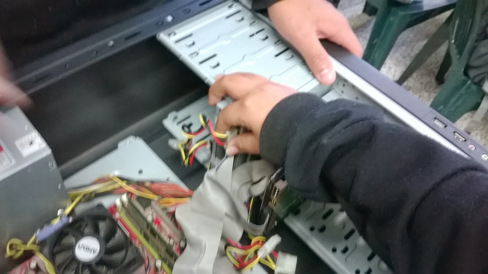 ENSAMBLE Y DESENSAMBLE DEL PC: DESENSAMBLE DE LA PC