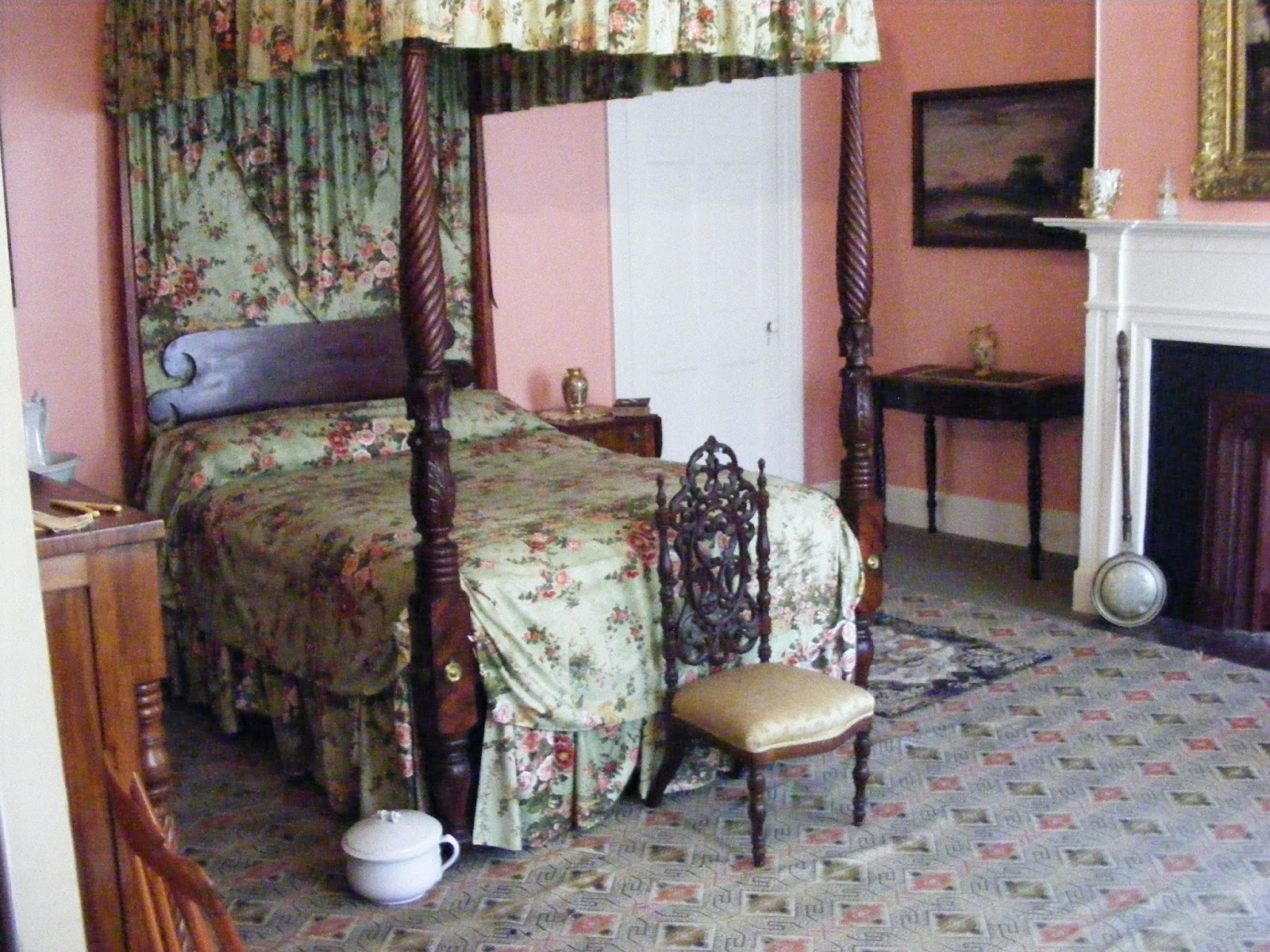 States of Snark:: Victorian era Room with all the fixings
