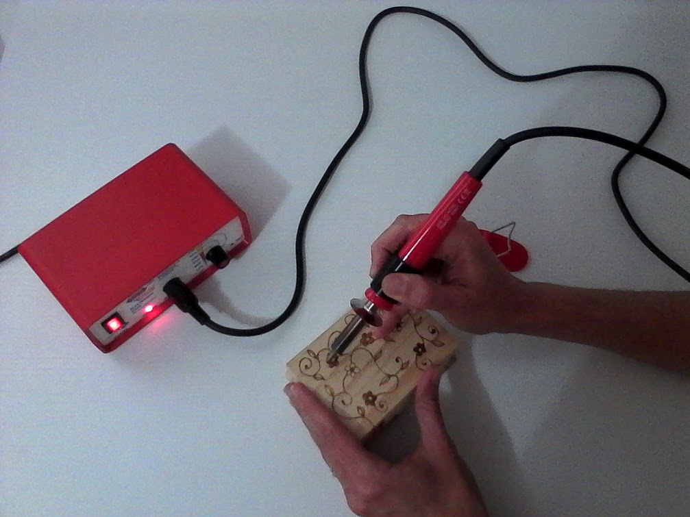 artisan pyrogravure sur bois amato