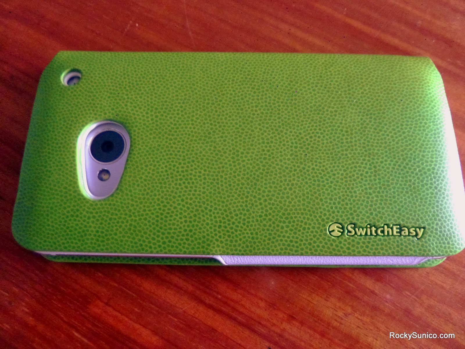 The Geeky Guide to Nearly Everything: [Gadgets] SwitchEasy Flip Case ...