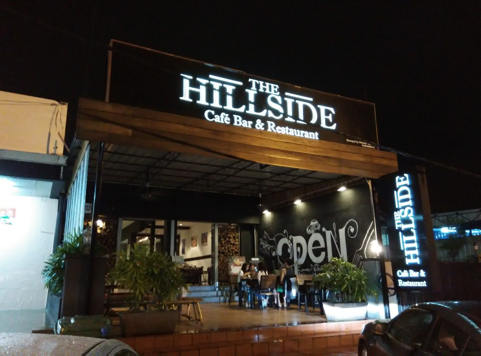 It's About Food!!: The Hillside Cafe Bar and Restaurant