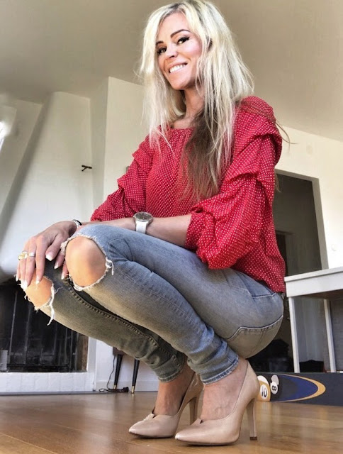 Bokhandlarn möter...: Sara Olsson, Dead and alive