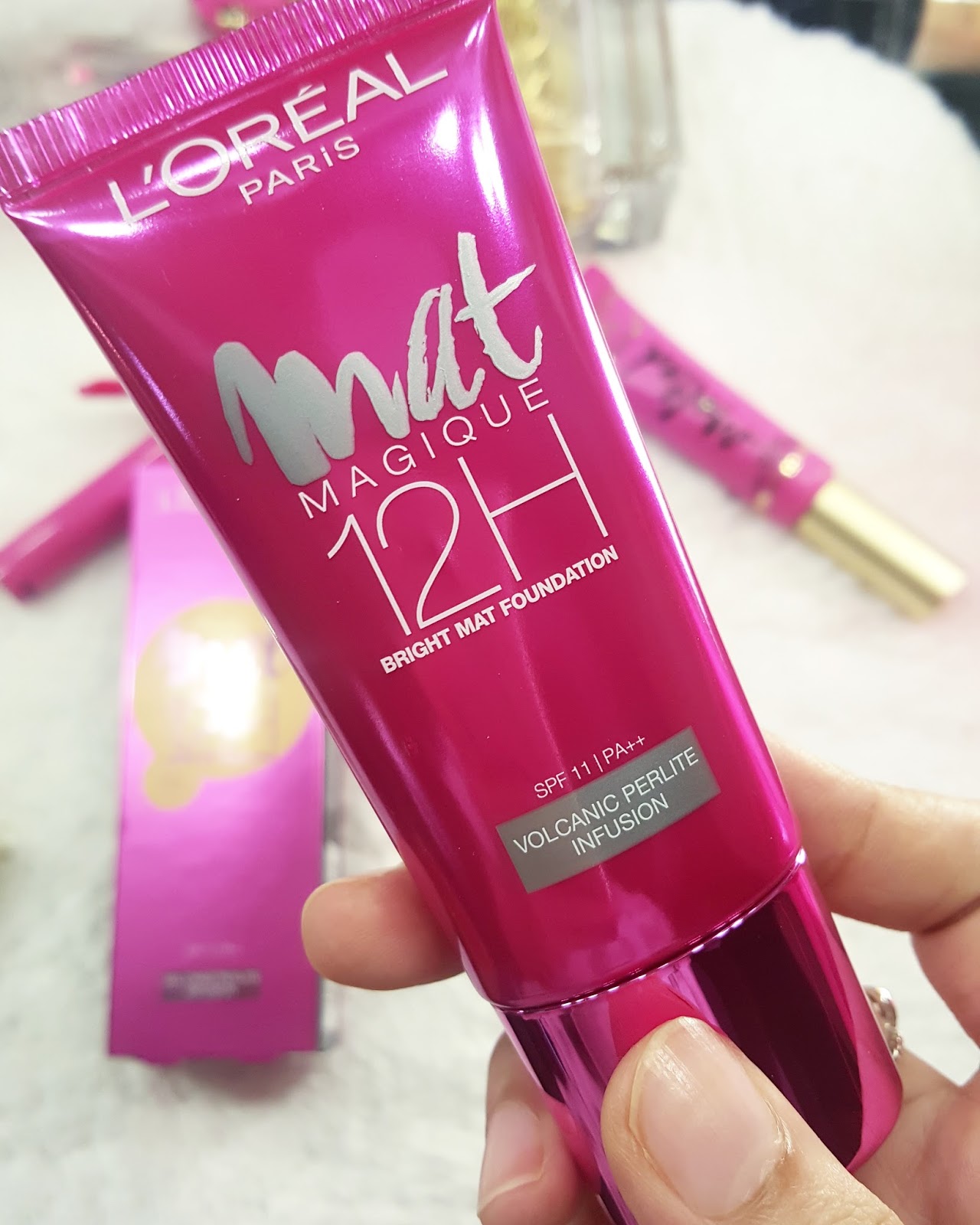 RIDZI MAKEUP: NEW L’OREAL MAT MAGIQUE 12H BRIGHT MAT FOUNDATION REVIEW