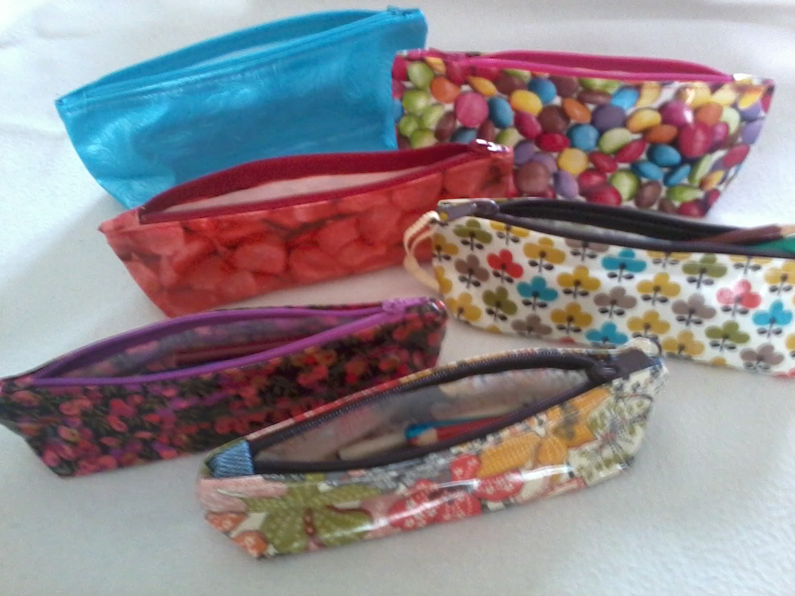 Ciseaux et bobines en folies.: Trousses un jour, trousses toujours.