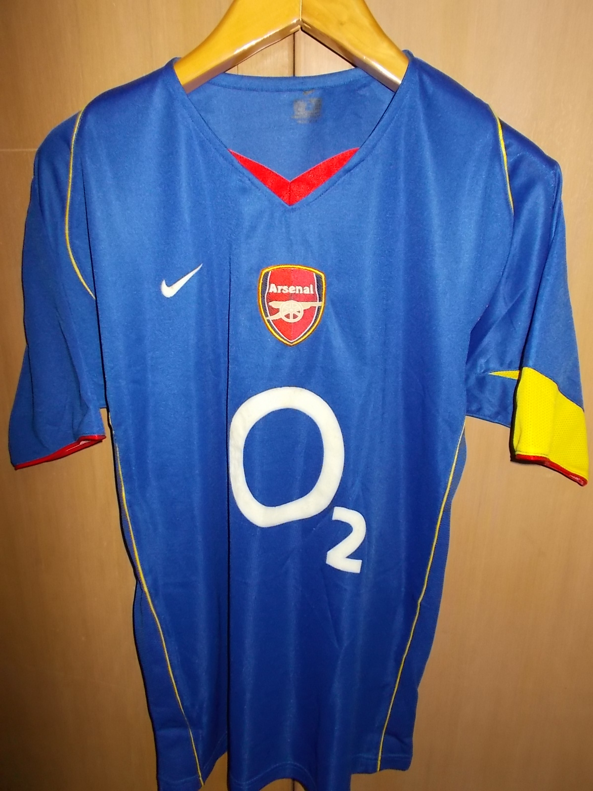 AFBUNDLE CLOTHING @ ASIA GLOBAL BUNDLE: ARSENAL 02 FOOTBALL JERSEY(SOLD)