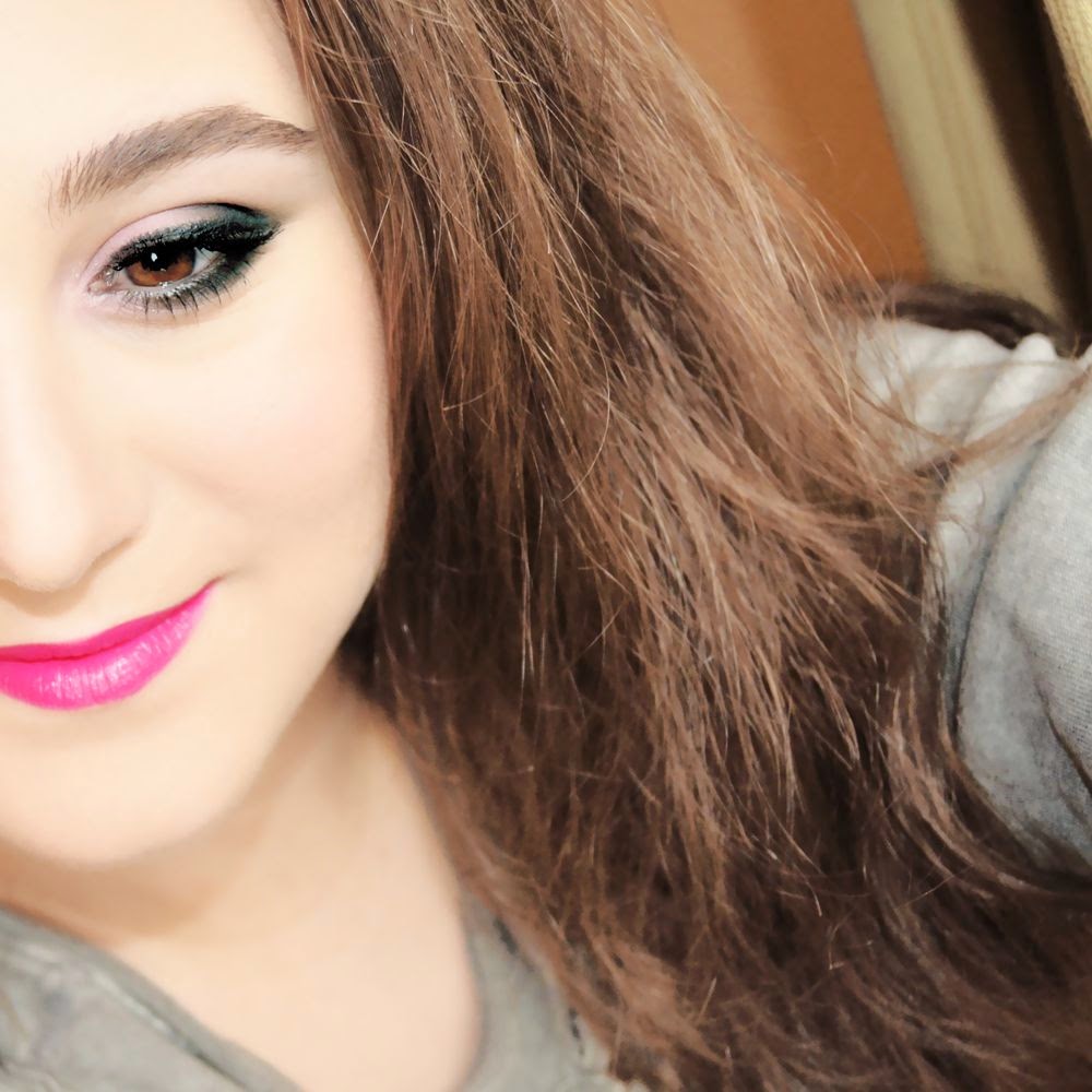 Secretos de Belleza: Makeup of the Day ~ Maquillaje Lady Rock - Labios ...