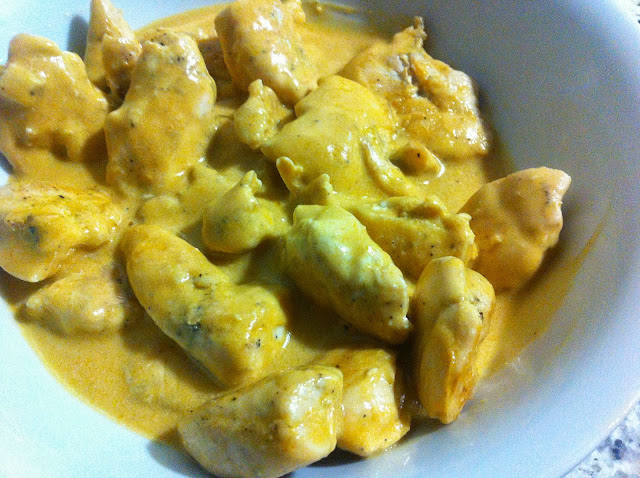 Pollo con salsa de coco picante