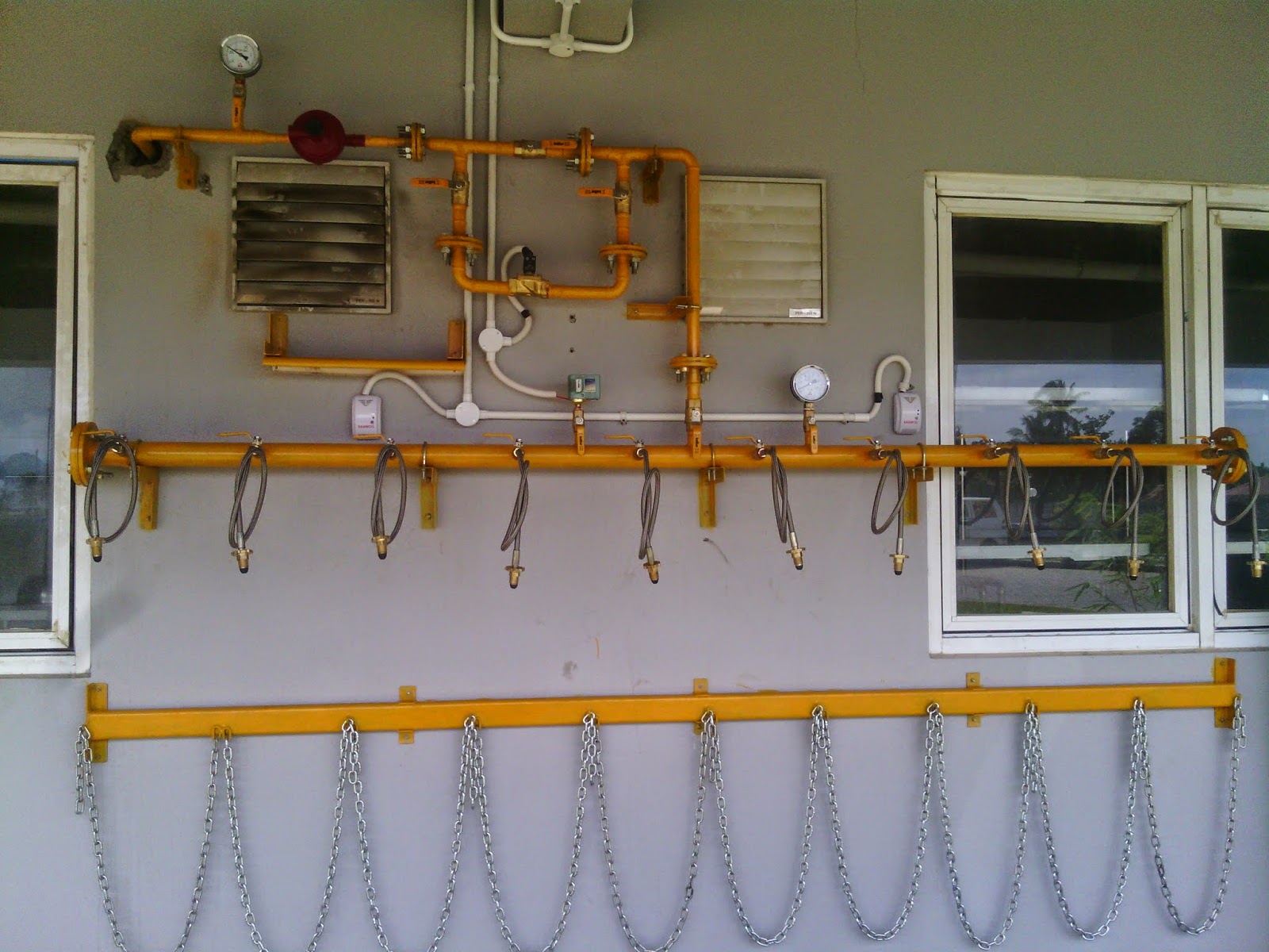 Instalasi gas untuk dapur komersial