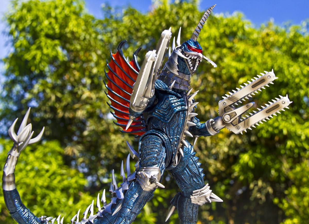 The Kaiju Planet: Figure Review - S.H. MonsterArts Gigan (2004)