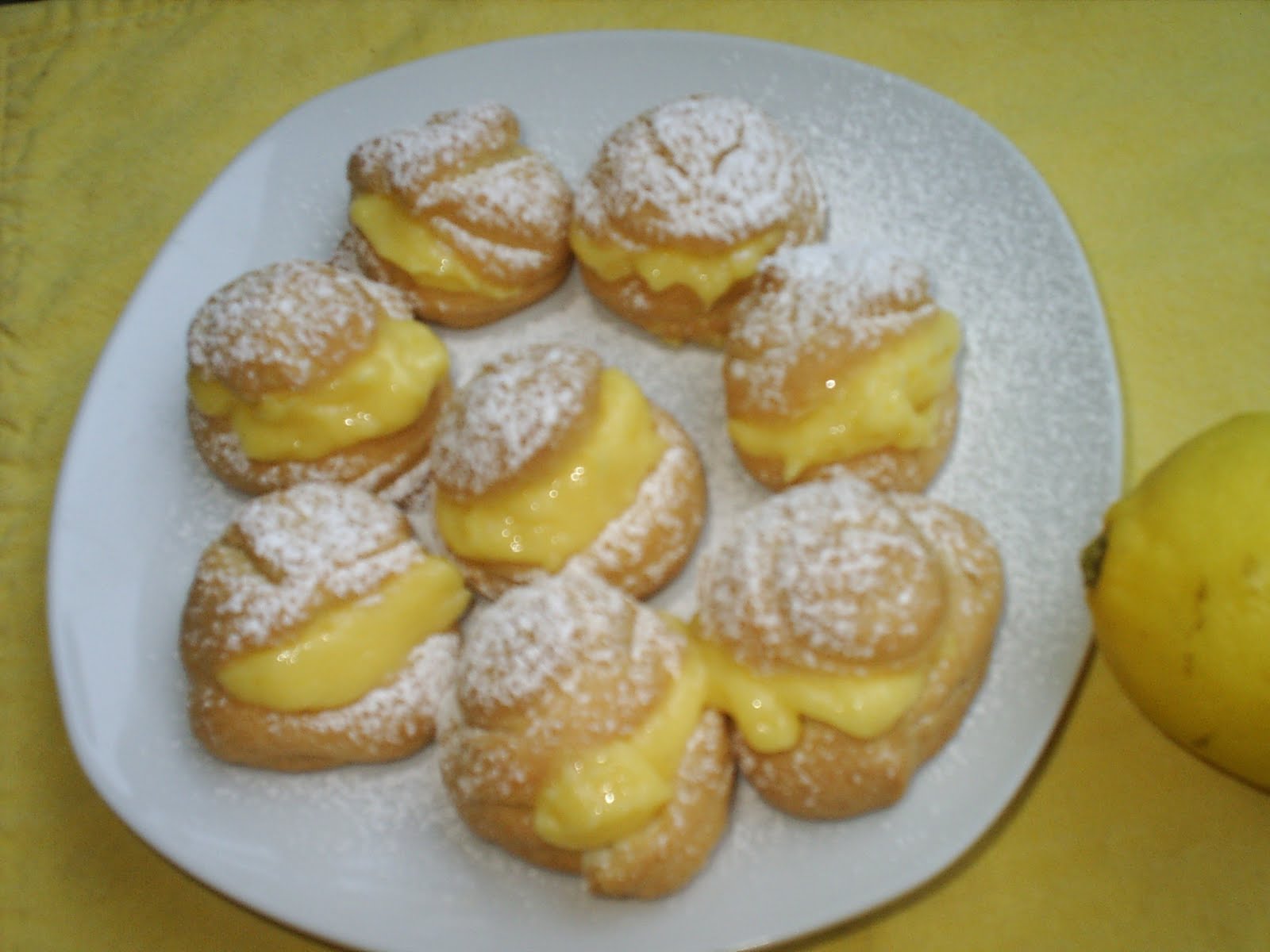 Moolicious Kitchen: Lemon-Stuffed Profiterole-Puffs