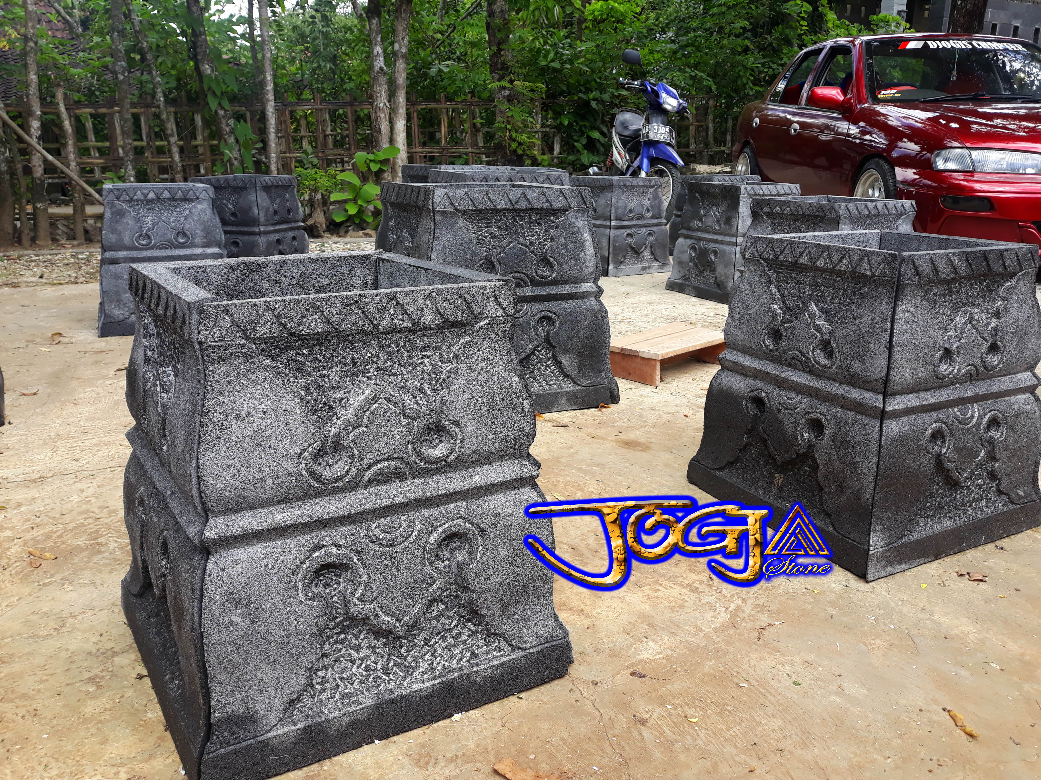 umpak dari batu candi hitam