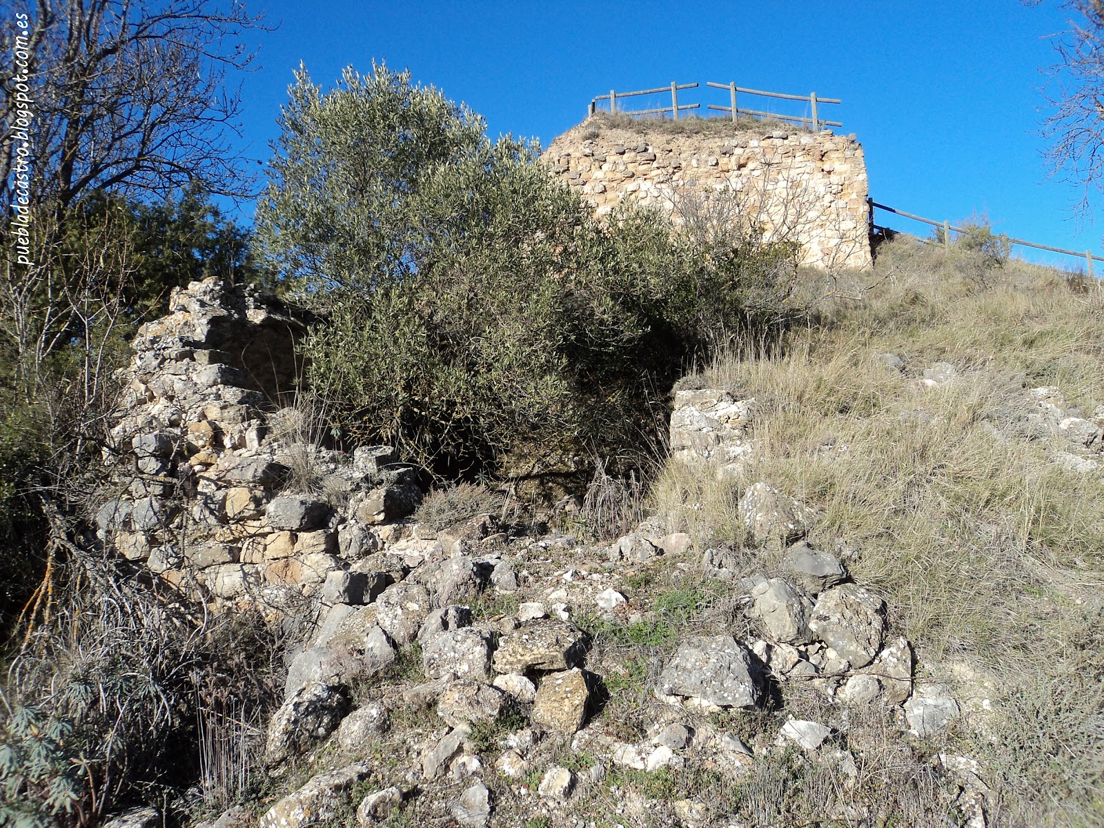 La Puebla de Castro: EL CASTILLO DE CASTRO