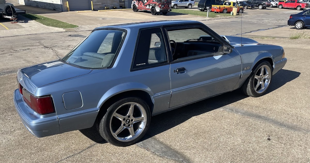 Whiteboy's Mustangs: 1990 mustang coupe light crystal blue