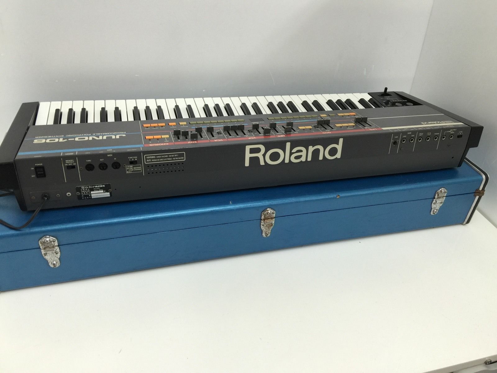 MATRIXSYNTH: Roland Juno 106 SN 491827 with Rare Electric Blue Road Case