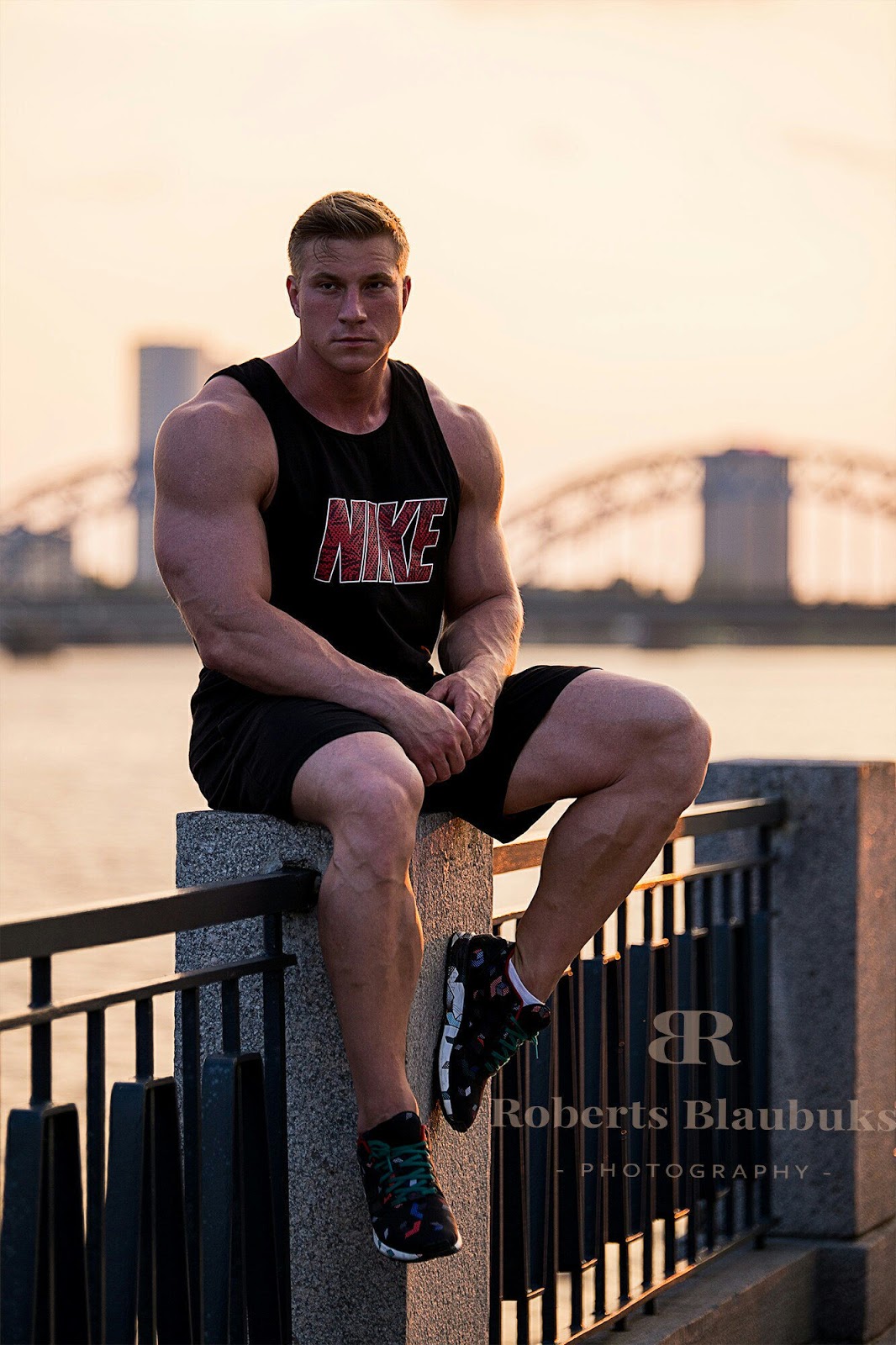 the beauty of male muscle: Edgars