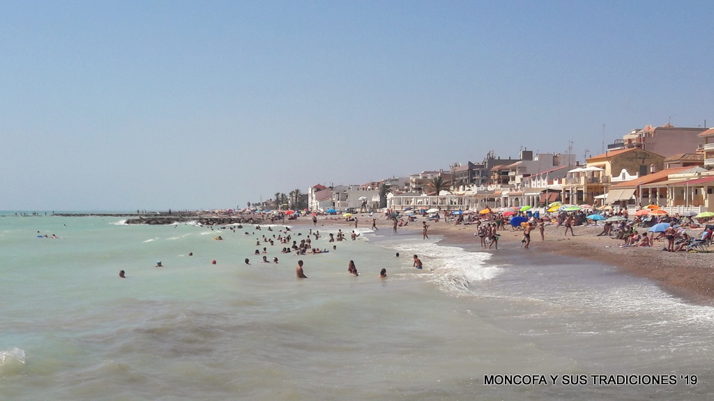 MONCOFA Y SUS TRADICIONES: Vista de la playa desde la escollera