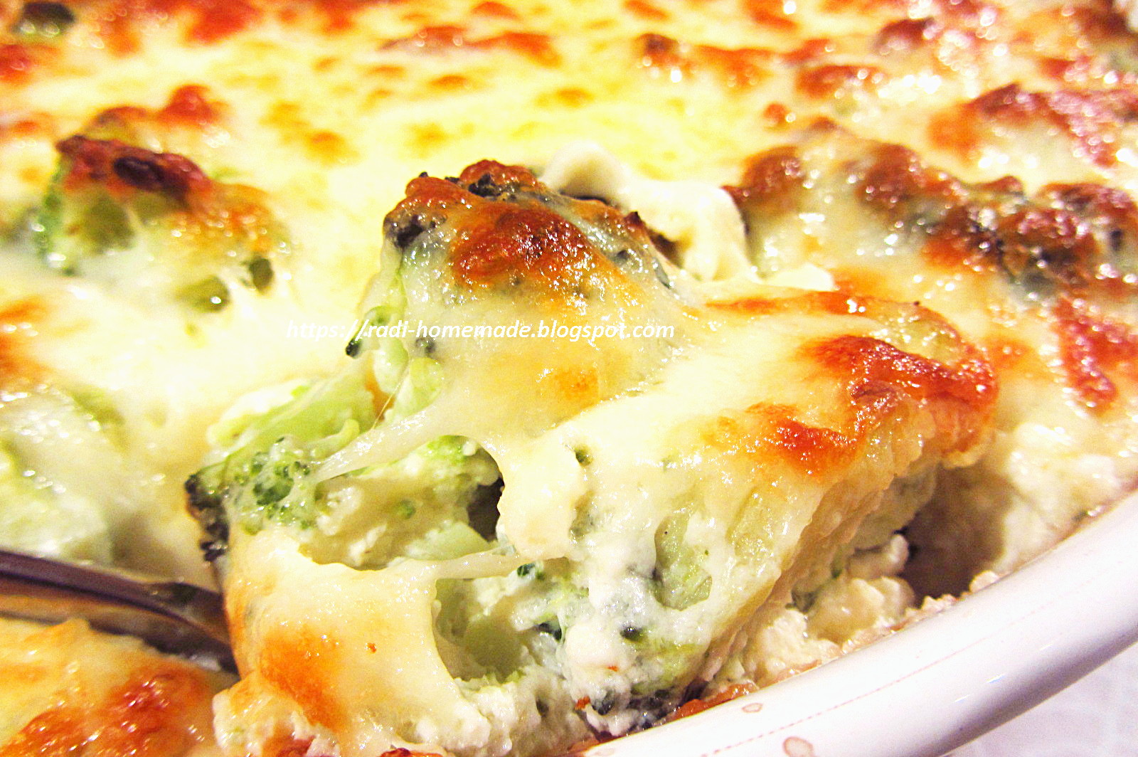 Подправено с любов: Броколи със сос бешамел и сирена на фурна /Baked ...