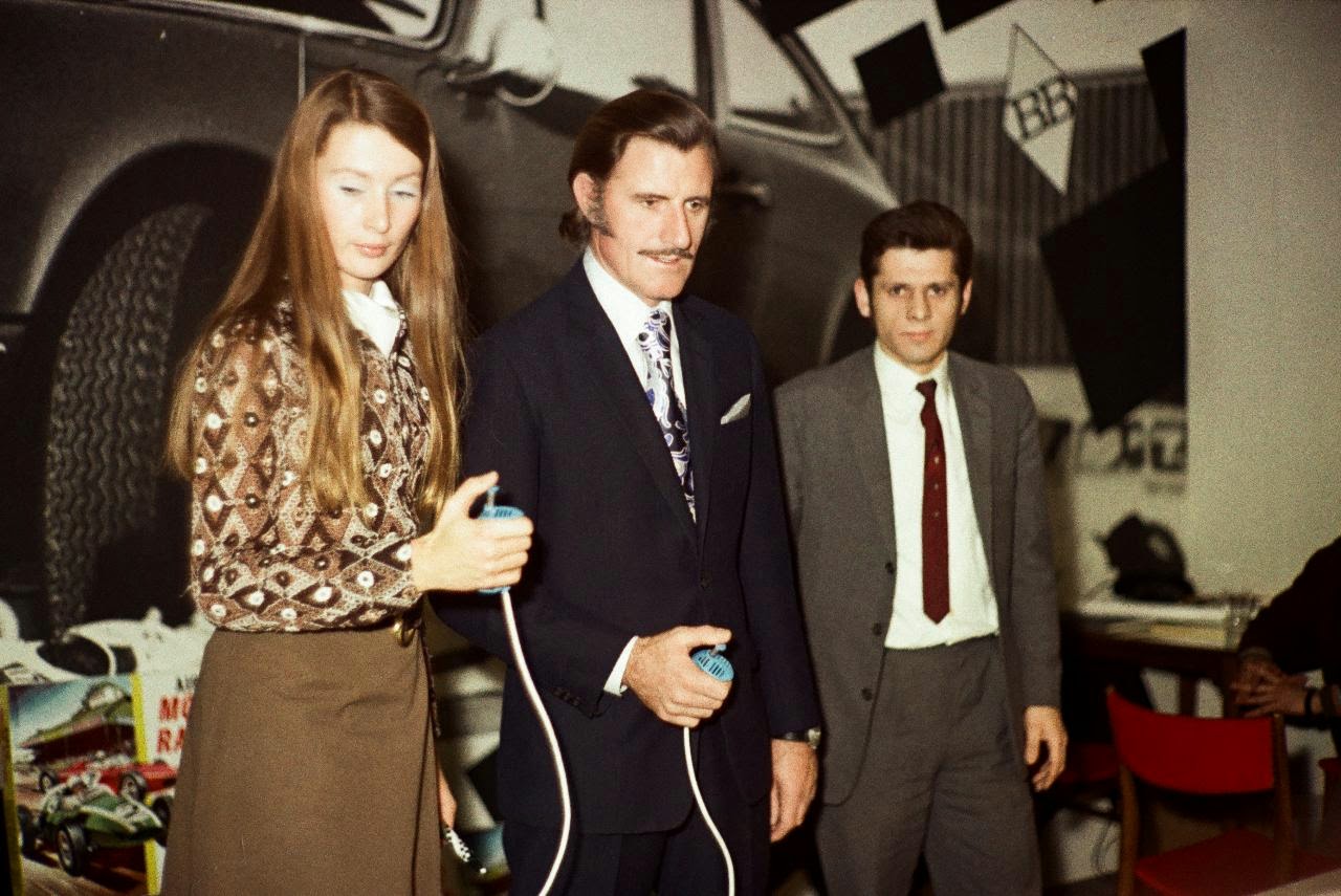 MUJERES CON ESTILO UNICO: NINA RINDT - POLE POSITION