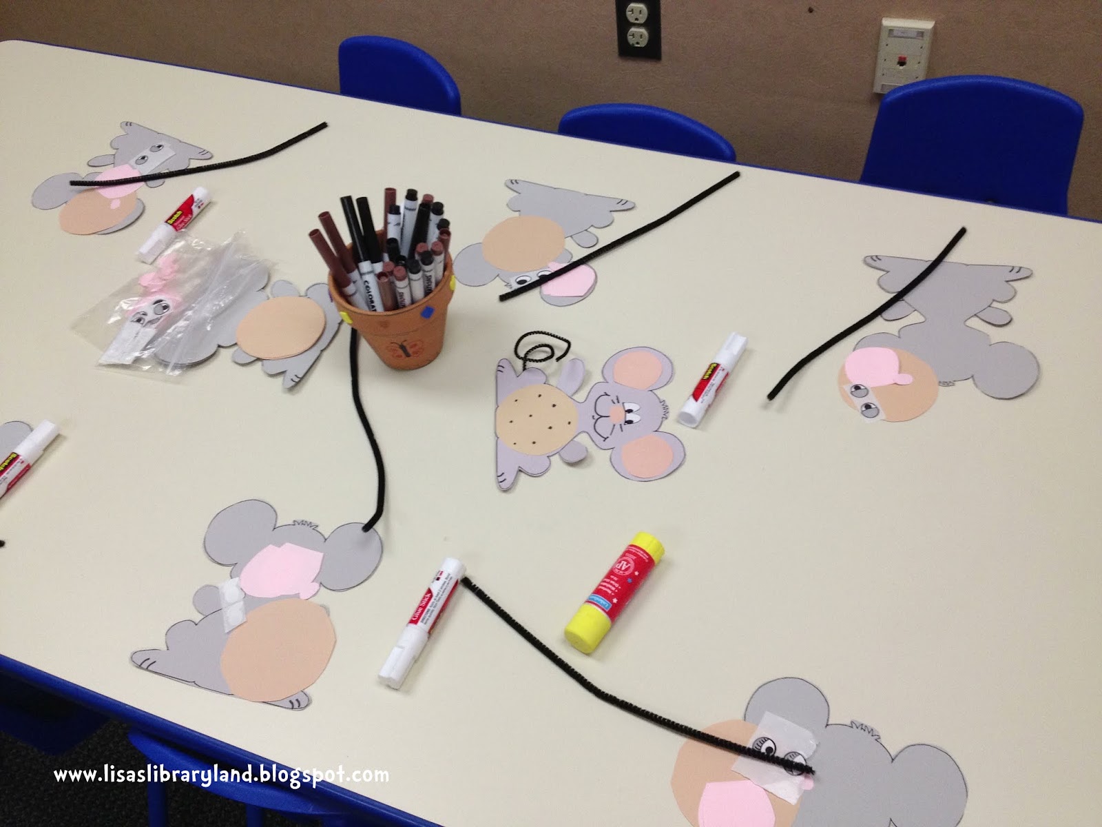 Libraryland: Play to Learn-If You Give a Mouse a Cookie