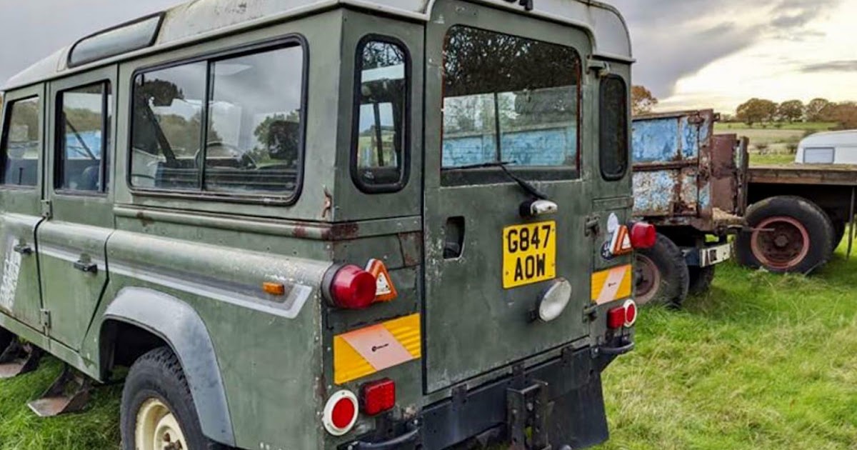 Landrover Defender: Land Rover 110 County Station Wagon