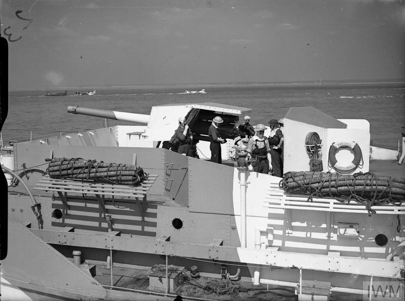 1000 Men, 1000 Stories : Photographs: Training on Landing Crafts (9).
