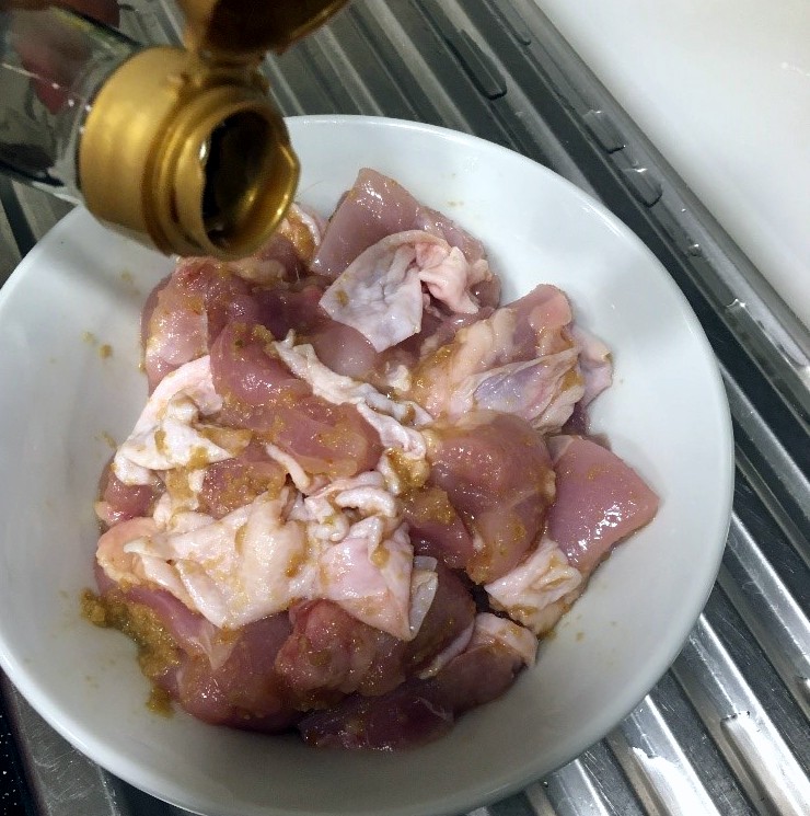 Cut chicken into cubes and marinade with 1 tablespoon of soy sauce and ...