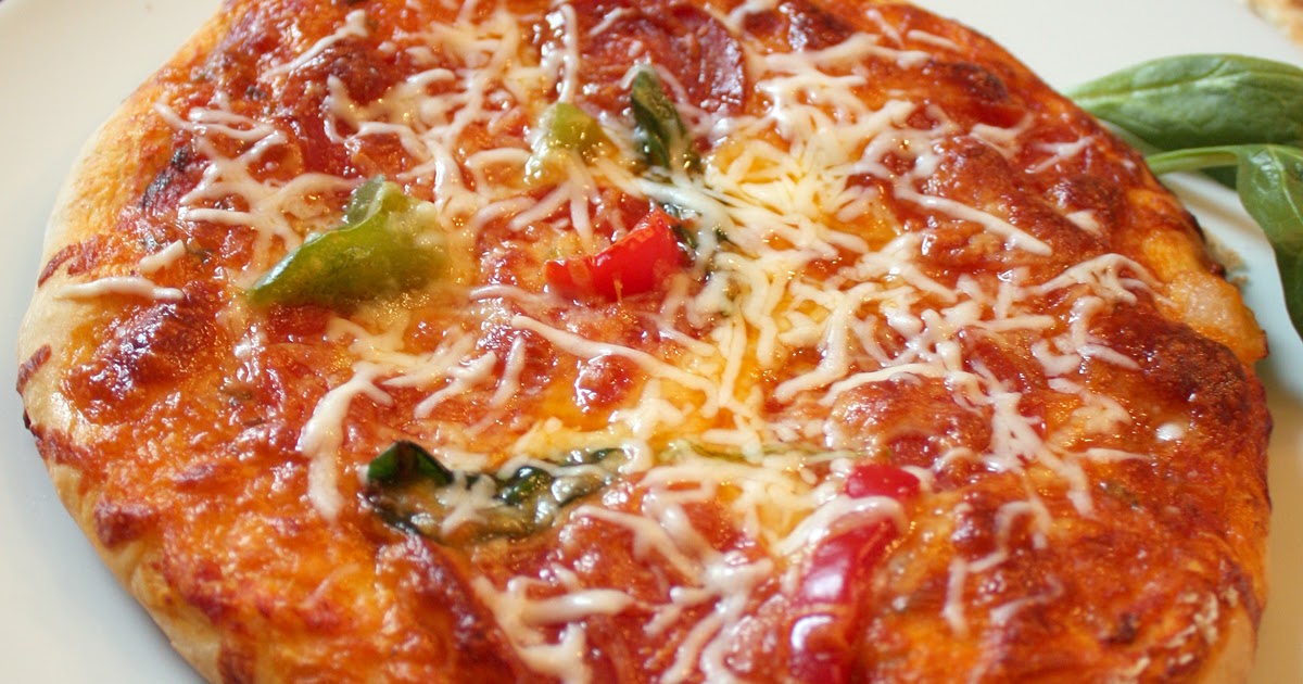 The Everyday Posh: Homemade Goodness: Making Pizza from Scratch