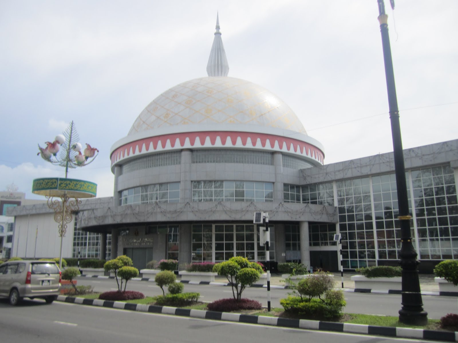 JUST ANOTHER TEACHER: BRUNEI TRIP:THE ROYAL REGALIA BUILDING