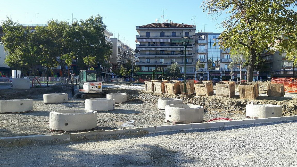 ΛΕΥΤΕΡΙΑ: Η λίμνη με τις καμέλιες και τα νούφαρα στην Πλατεία ...