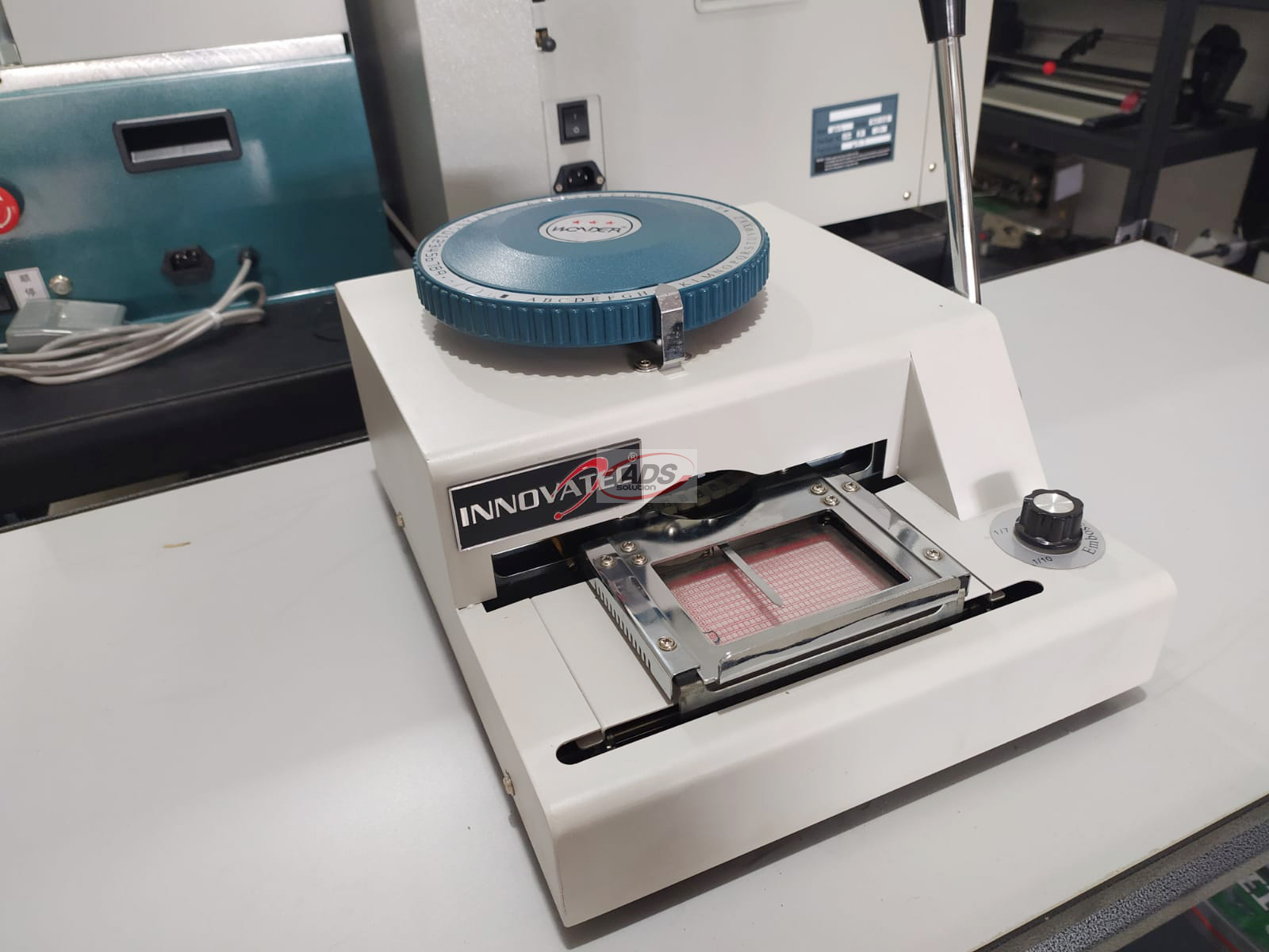 Advertising Solution: MESIN EMBOSS ID CARD MANUAL PALING PRAKTIS