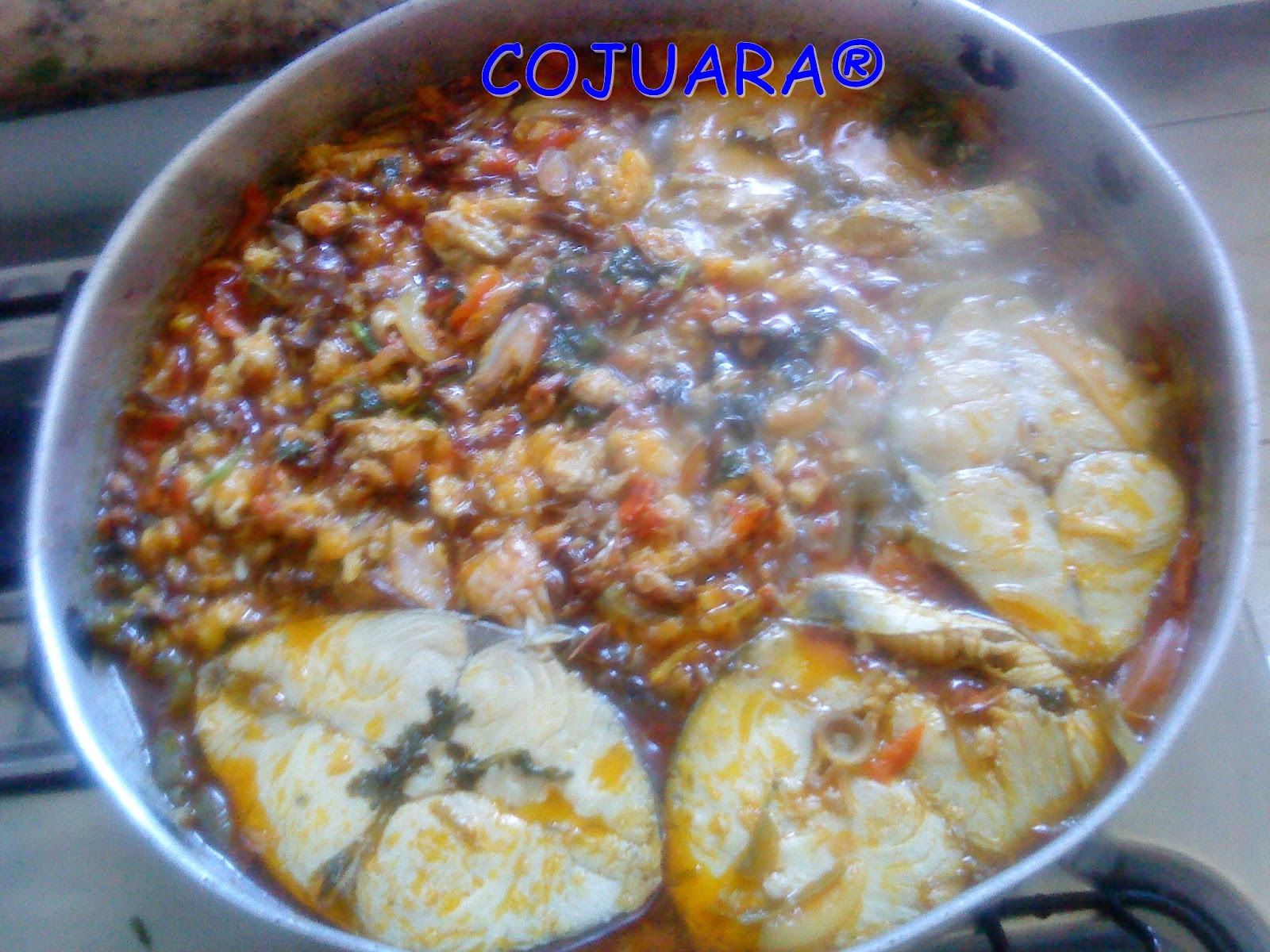 RADIOTWITTIDADE: MOQUECA DE PEIXE COM SIRI MOLE