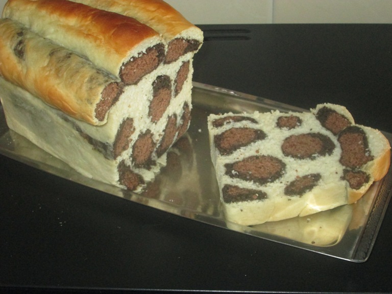 Shobha's Food Mazaa: LEOPARD PATCH BREAD / LEOPARD SPOTS BREAD