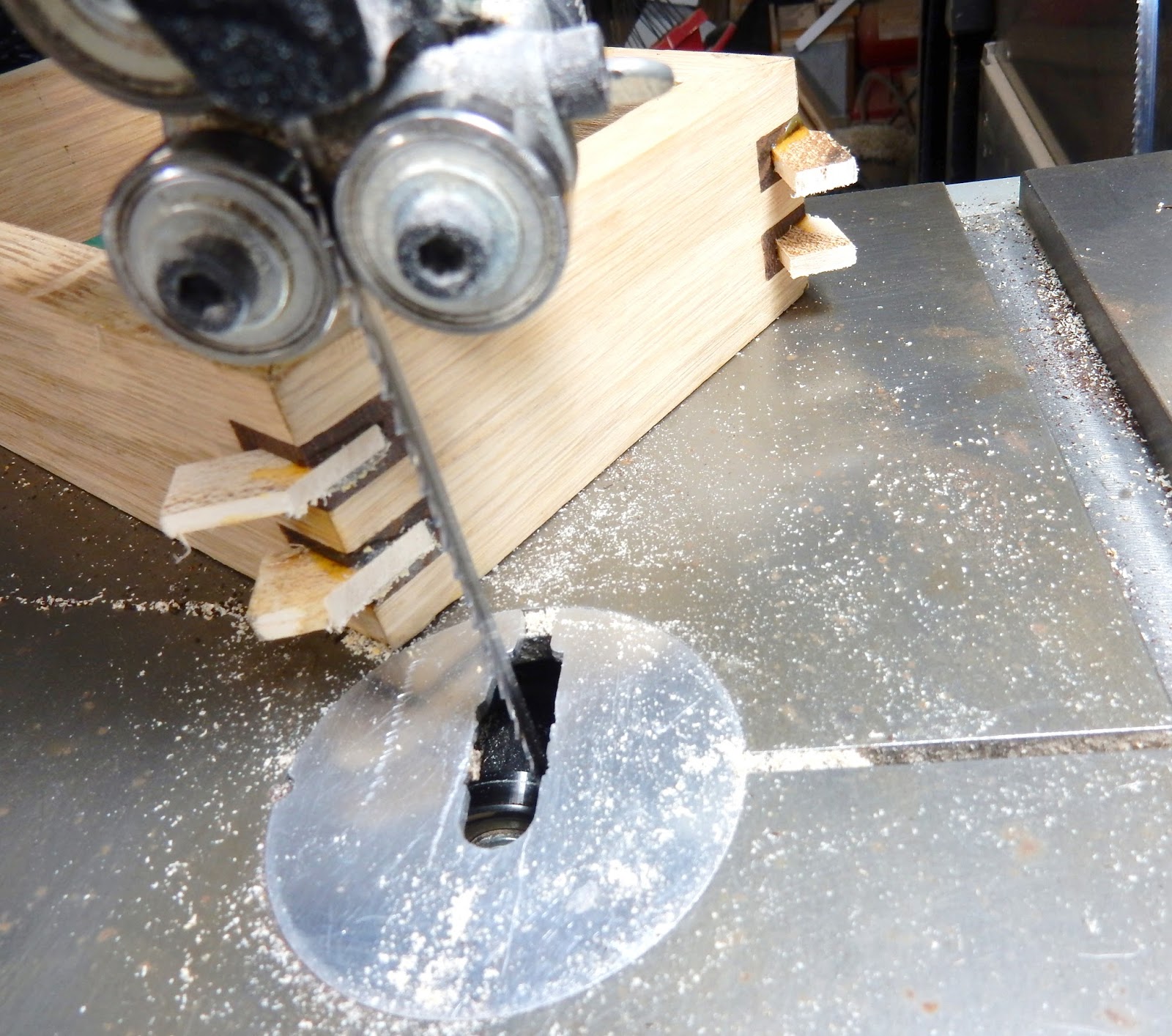 Jax Design: Make a Simple Jig and Build Boxes with Decorative Splines