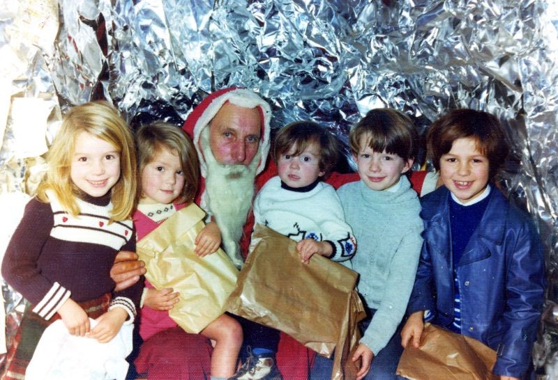 40 Lovely Vintage Photos Show Different Feelings of Children for Santa ...