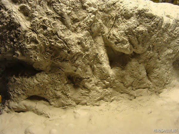 Scale models and dioramas: Making rocks