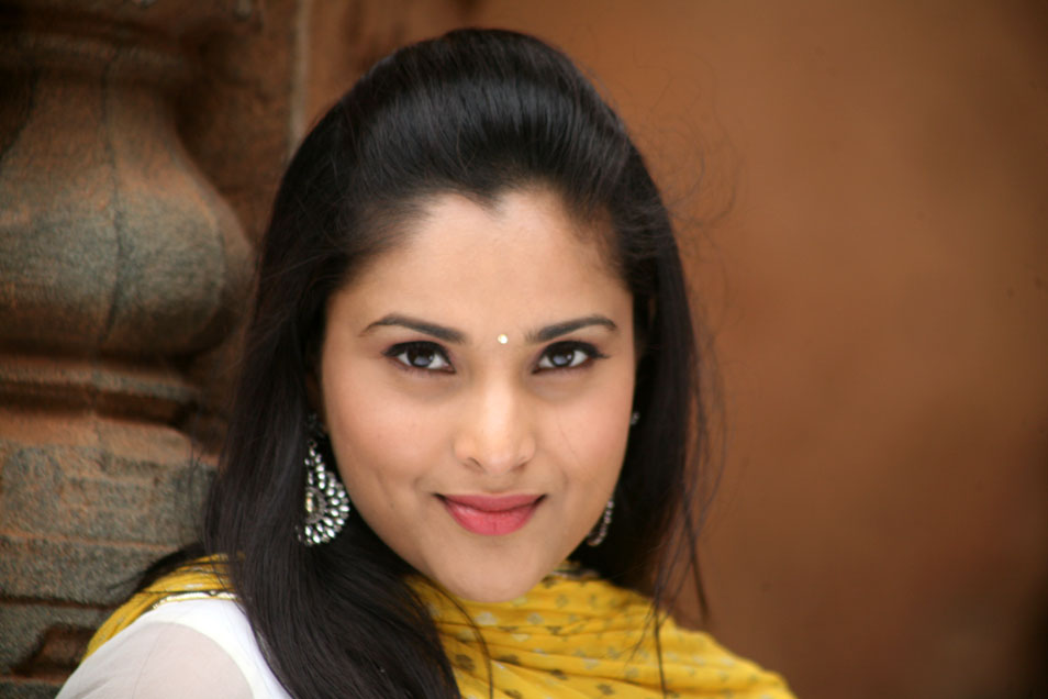 Ramya wallpapers - Tollywood Actress Wallpapers Free Download HD ...