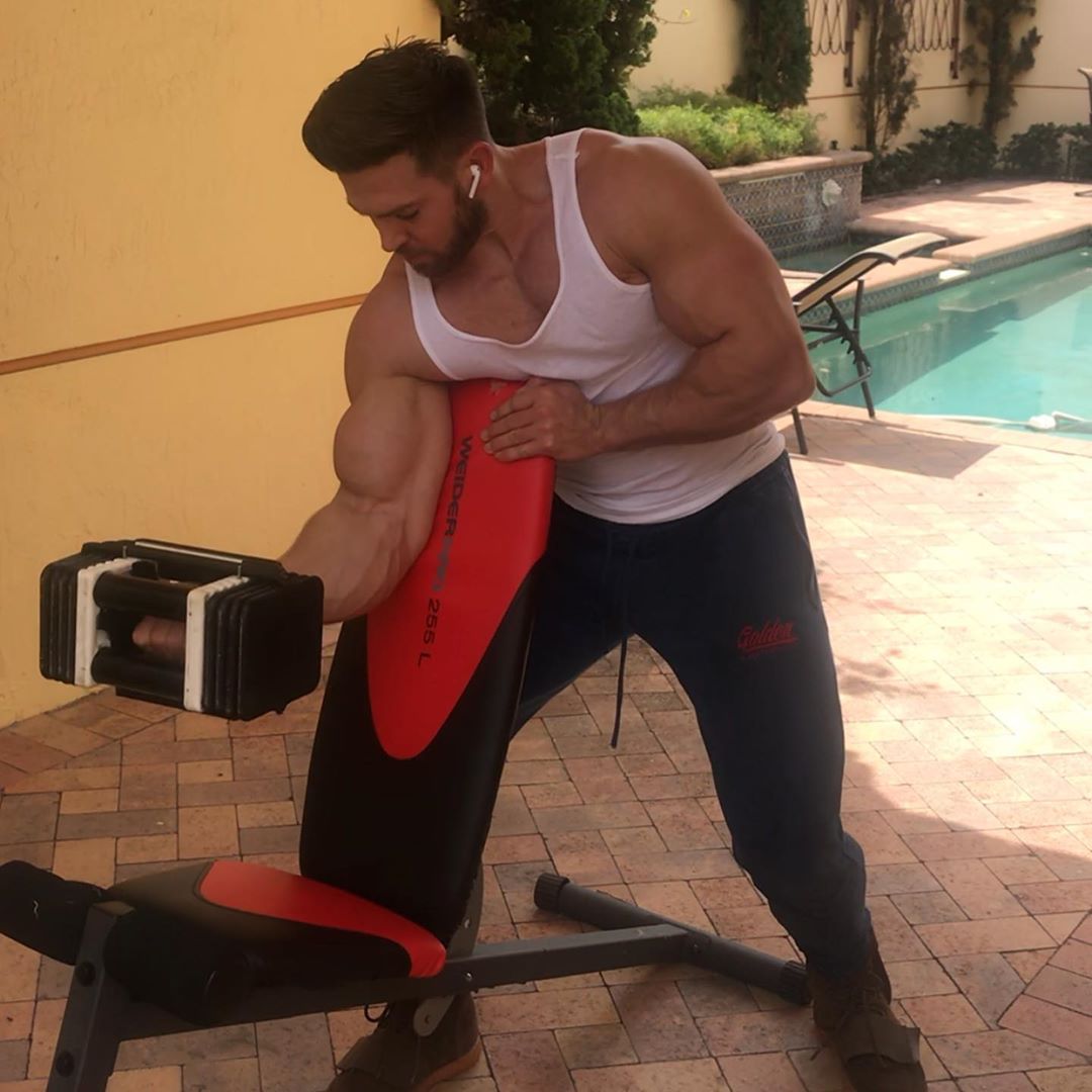 Muscle, Muscle, Muscle: Adam Charlton aka adam400m 2