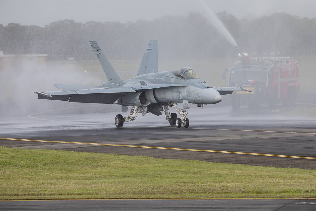 Australia says farewell to F/A-18 Legacy Hornet - Blog Before Flight ...