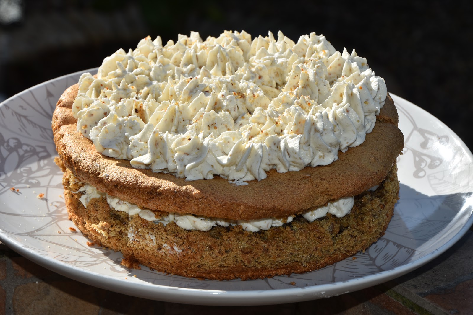Gâteau léger aux noix et à la chantilly noix